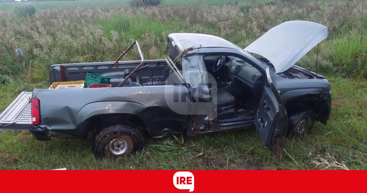 Una camioneta despistó en medio de la lluvia y un hombre sufrió una ...